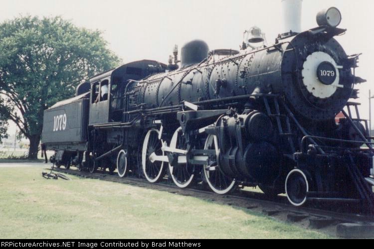 ATSF 1079 with kids playing in it